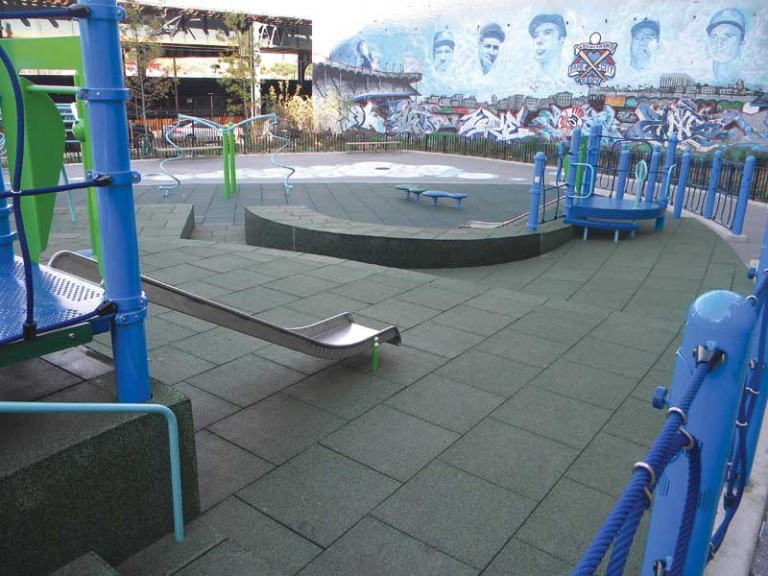 Rubber_DINOFLEX-Outdoor-Playground-Playground-Tiles - Construction Canada