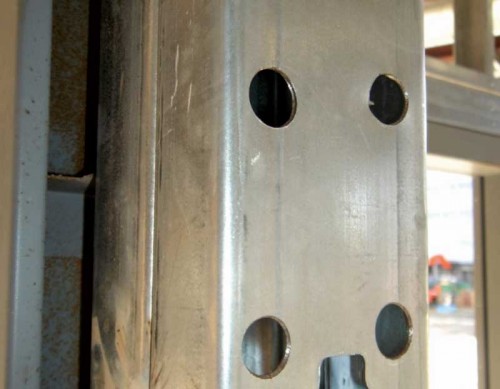 holes-in-jamb - Construction Canada