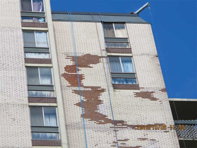 7-View-of-spalling-on-painted-brick-wall - Construction Canada