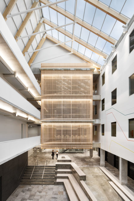 Expressing unity with wood at expanded Montréal office - Construction ...