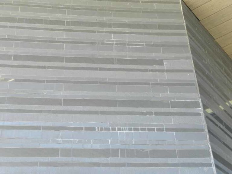 Efflorescence-Porcelain-Tile-Wall - Construction Canada