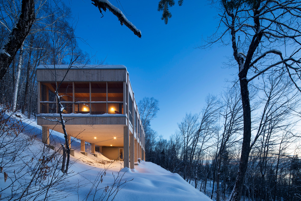 Quebec chalet ‘on stilts’ offers forest experience with elevated design ...